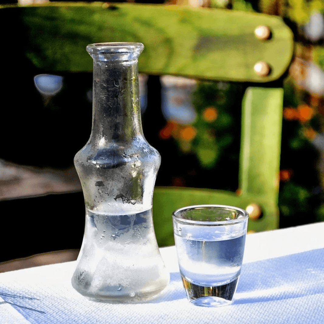 Raki: griechischer schnaps, Nationalgetränk von Kreta